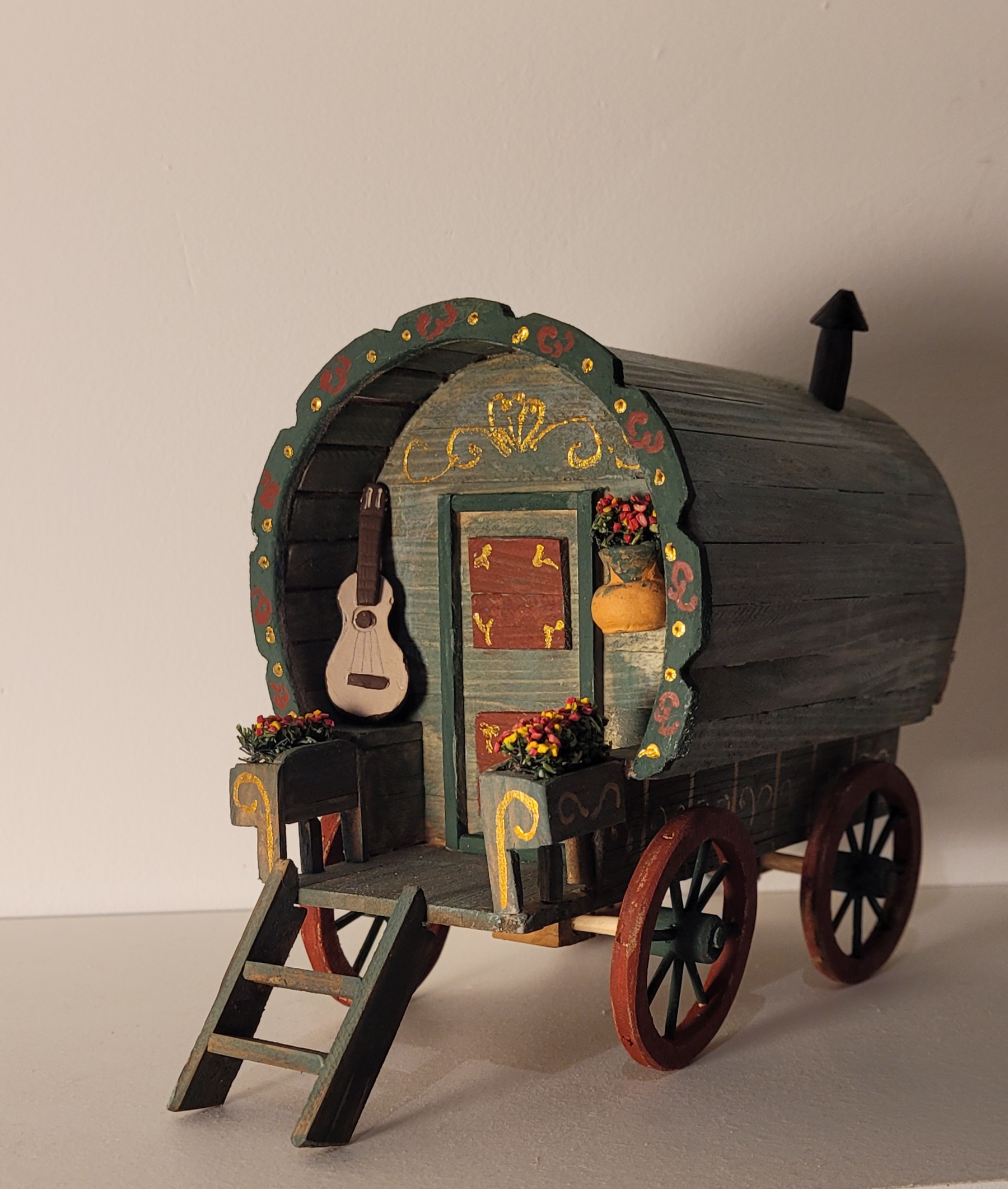 Roulotte ronde 1 • Les santons d Analy